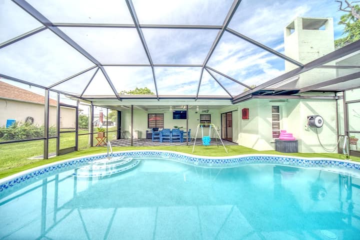 Family Cabin - Kids Room/tesla Charger/heated Pool - Cape Coral, FL