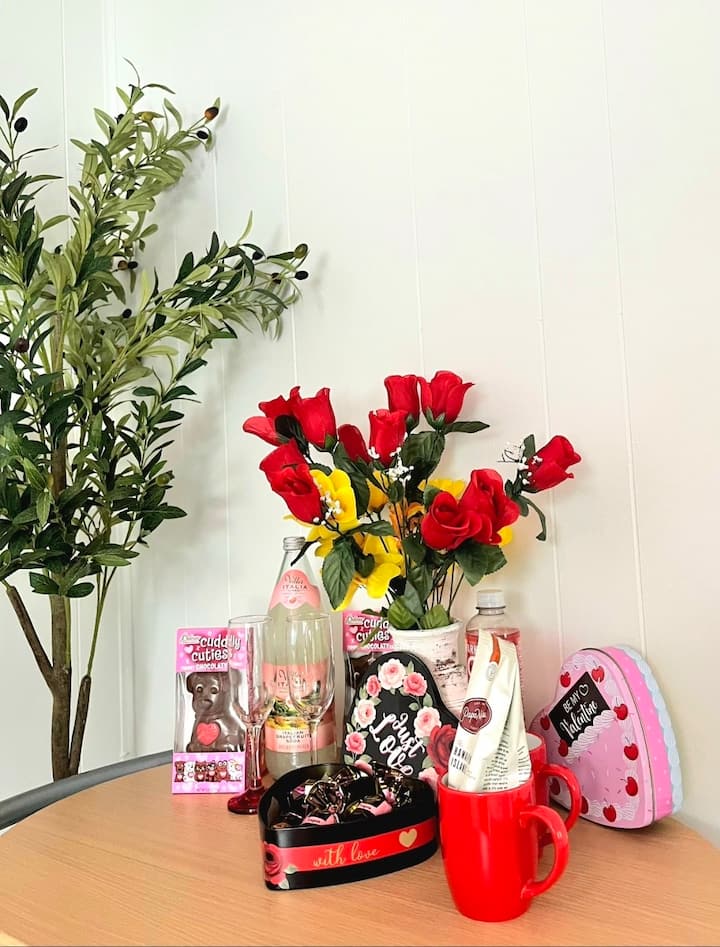 ¤Bohemia Top King Suite, Hot Tub, Pool, Games @Mlc - Royal Oak, MI