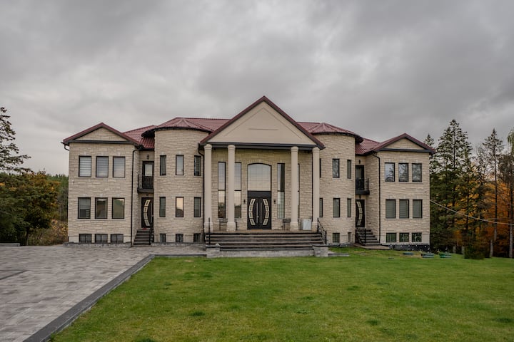 Perfect Group Getaway Large House With Style - Bolton, ON, Canada