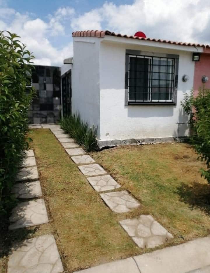 Casa Comoda.
3 Recamaras - Lagos de Moreno