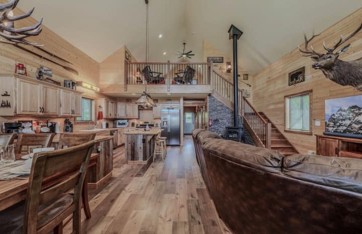 Adventure Basecamp+hot Tub+trails+fishing+near Ynp - Island Park, ID
