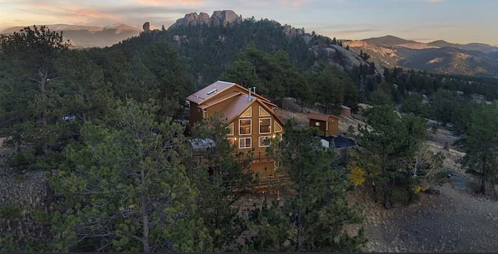 Luxury Mountain Chalet W/hot Tub, Sauna And Views - United States