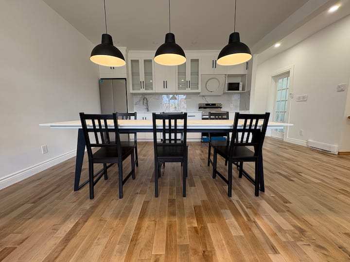 Bright 3br Upper Duplex W/ Patio – New Renovated - Montreal