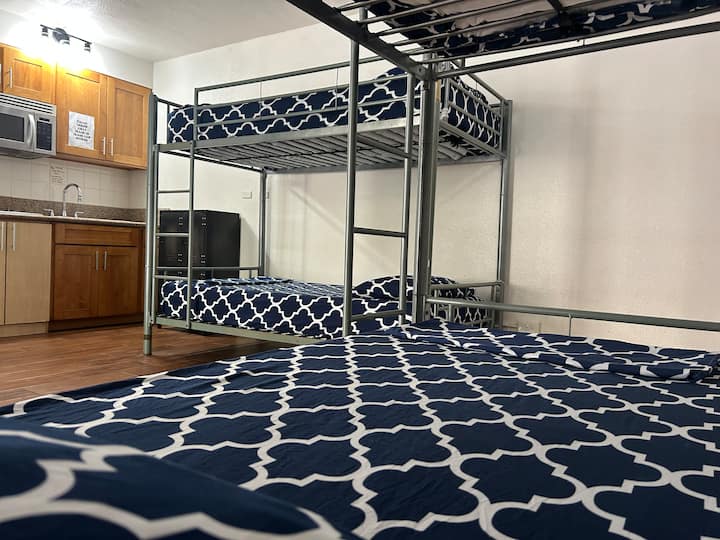 Steps Away From Waikiki Beach Studio For 4 People - O‘ahu, HI