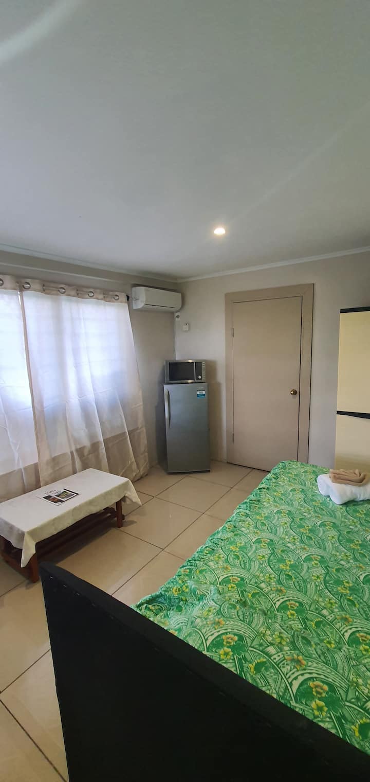 Ensuite Near Hospital (600m) · Pool & Breakfast - Apia