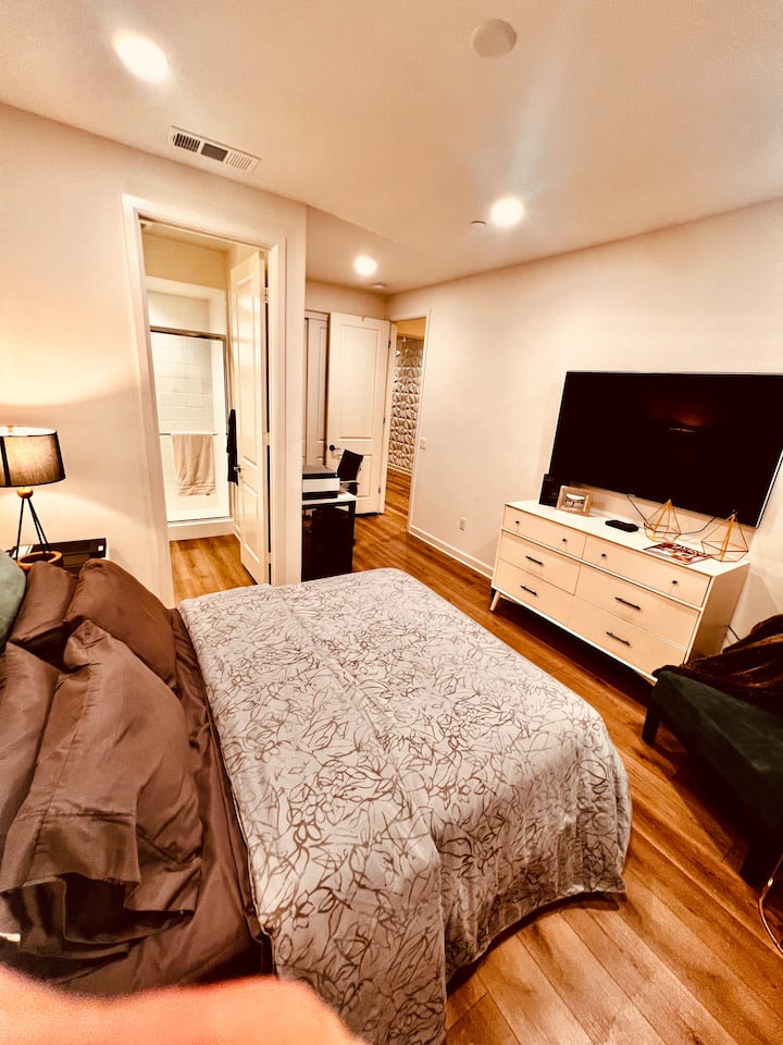 Suite On The Main Floor - San Dimas, CA