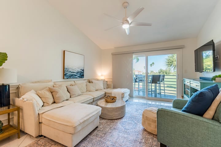 Where The Island Breeze Meets Tranquil Greens - St. Petersburg, FL