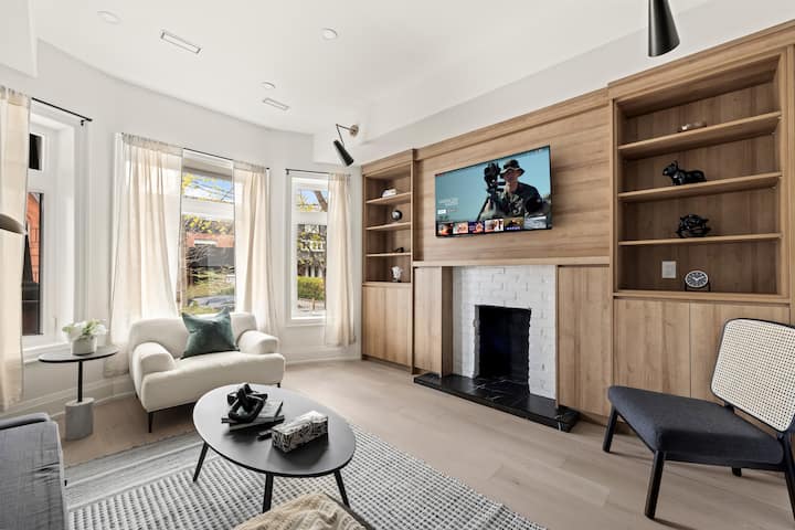 Spacious 2br Condo With Parking In Toronto - Toronto