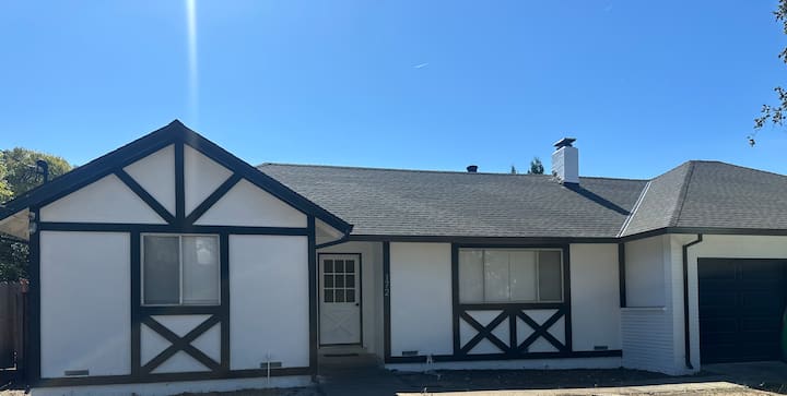 Modern Wine Country Getaway - Santa Rosa, CA
