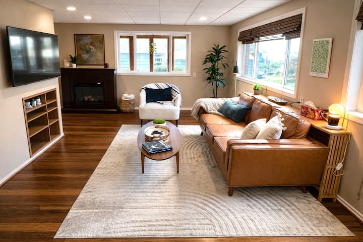 Peaceful Marina Views, 9 Mins To Airport - Des Moines, WA