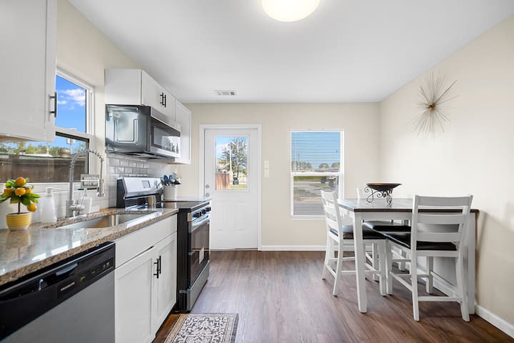 Conway Casita- A Modern Fully Furnished Guest Home - Conway, AR