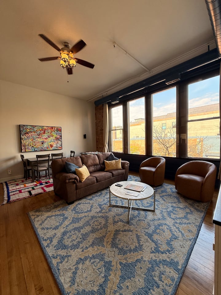 Spacious Condo Off Main St With Covered Parking! - Ann Arbor, MI