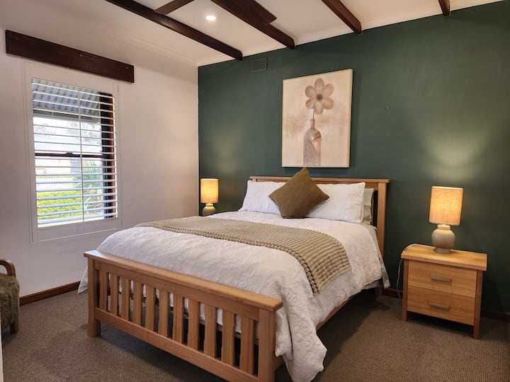 Whiskers Of Yahl - Mount Gambier