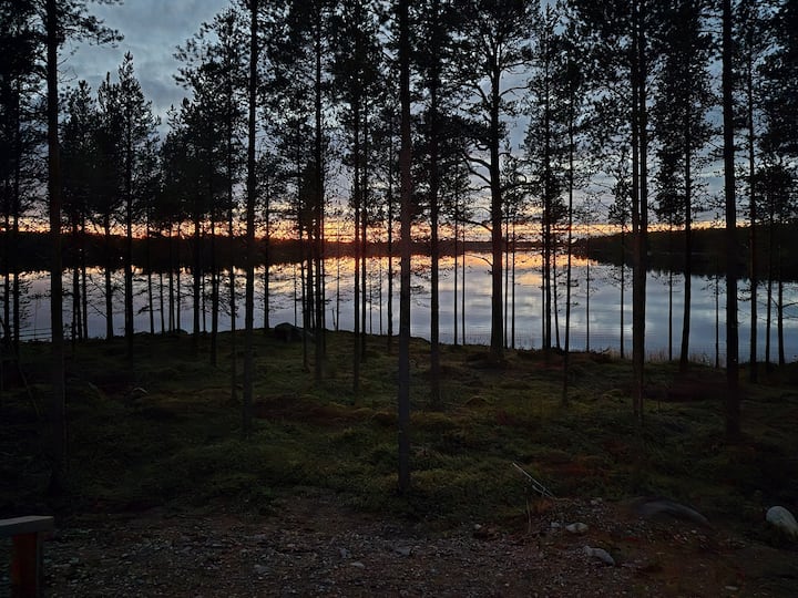Uudehko Puutalo Inarinjärven Rannalla - Lapland