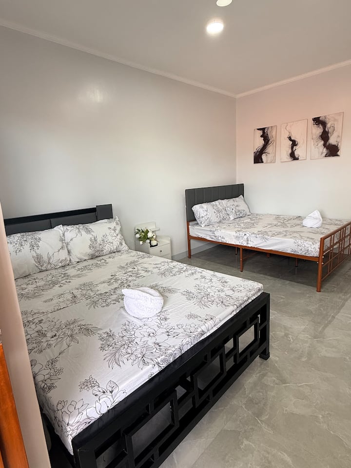 Family/barkada Room In Moalboal - Moalboal