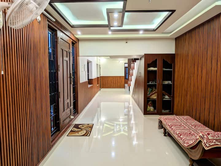 Spacious 3br Lower Floor With Kitchen And 
2 Baths - Varkala