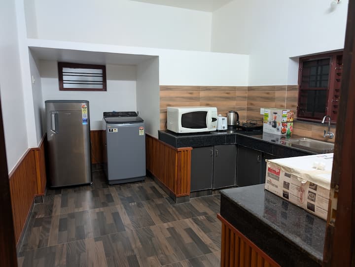 Spacious 3br Lower Floor With Kitchen And 
2 Baths - Varkala