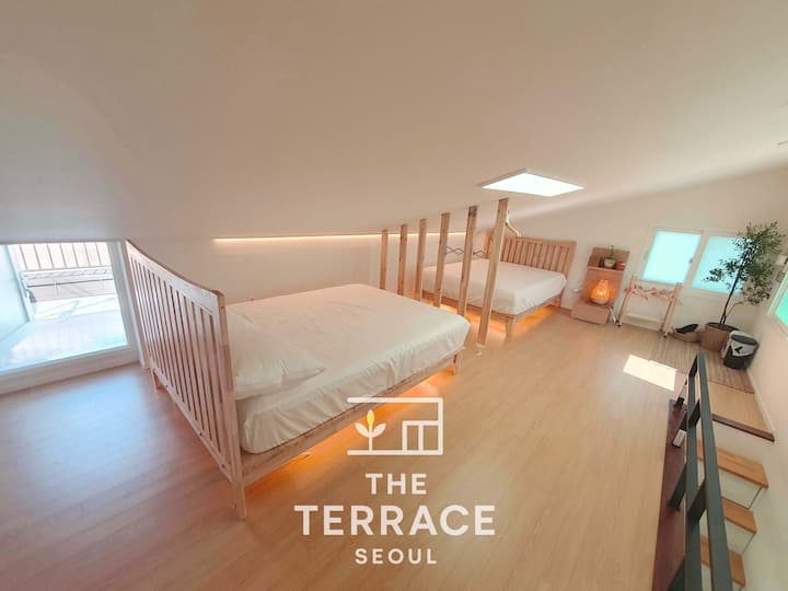 서울여행 /가족여행/명동,청계천,낙산공원,Ddp 20분/가을여행 경복궁30분/퀸침대4개 - Seoul