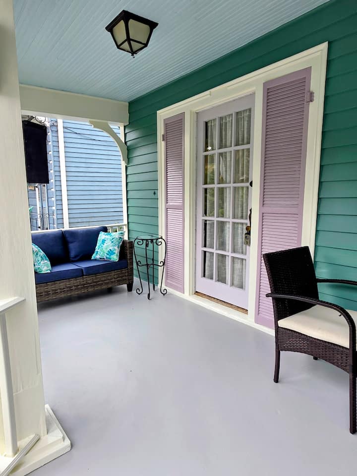 Uptown Cottage Blocks From Parade Route + Parking! - New Orleans, LA