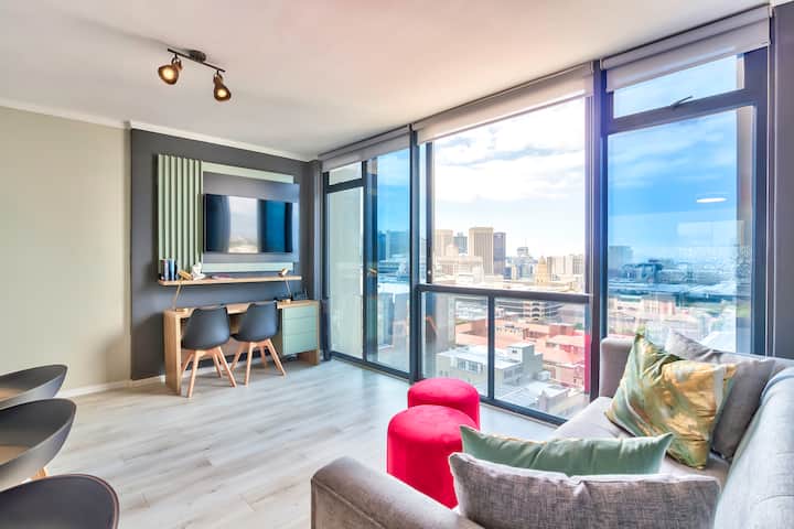 Brand New 16th Floor City Center + Panoramic Views - Le Cap