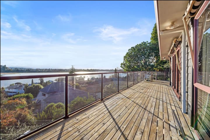 Coastal Comfort – Big Views For The Whole Crew - Tauranga