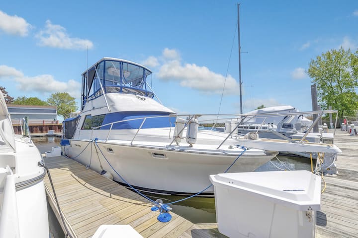 34 Ft Yacht Sleep 2 With Full Bathroom - Milford, CT