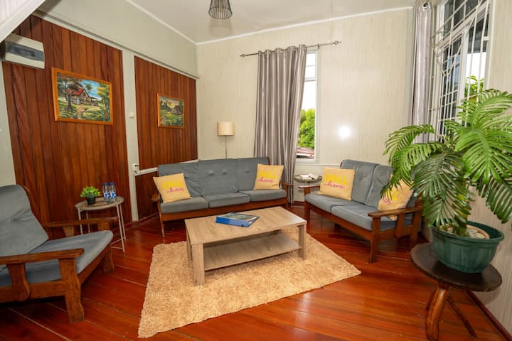 Het Houten Huis (Hhh) - Surinam