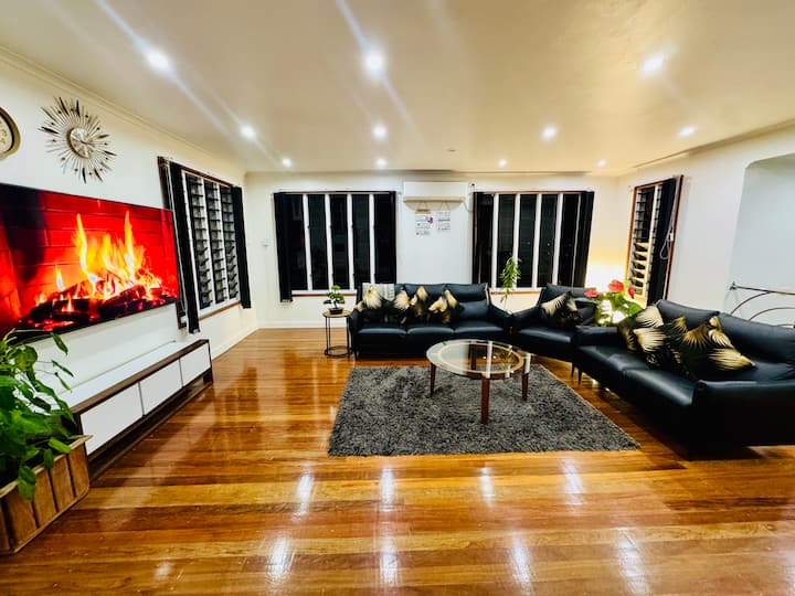 A Very Spacious 3 Bedroom Apartment In Suva - 수바