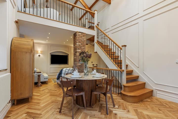 Luxury 2 Bed Church Conversion With Hot Tub - Pembrokeshire