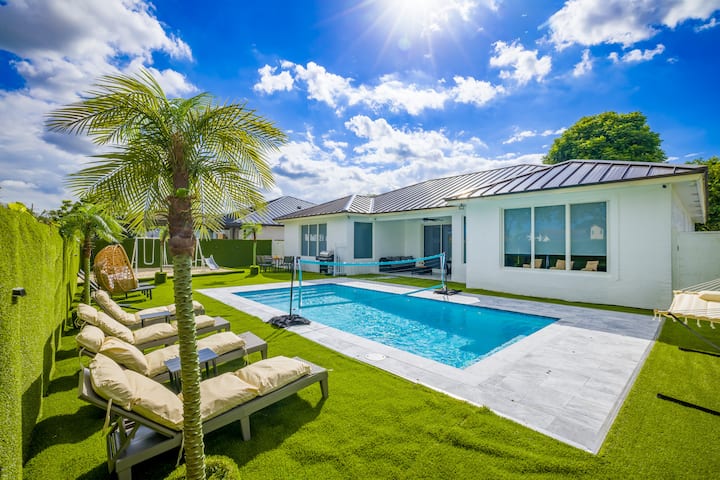 Luxury 5br Villa |Heated Pool •Game Room •Wine Bar - Florida Keys