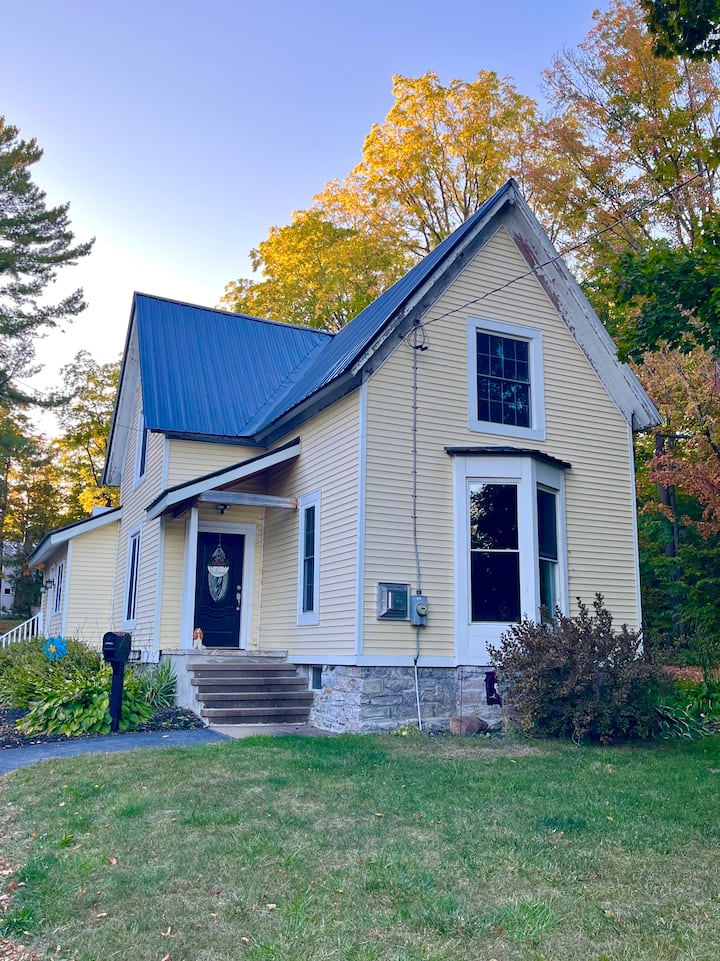 Collins Street Studio Apartment Pet Friendly - Adirondack Mountains