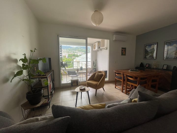 T2 Idéalement Situé Avec Jolie Vue Montagne - Saint-Denis de la Réunion