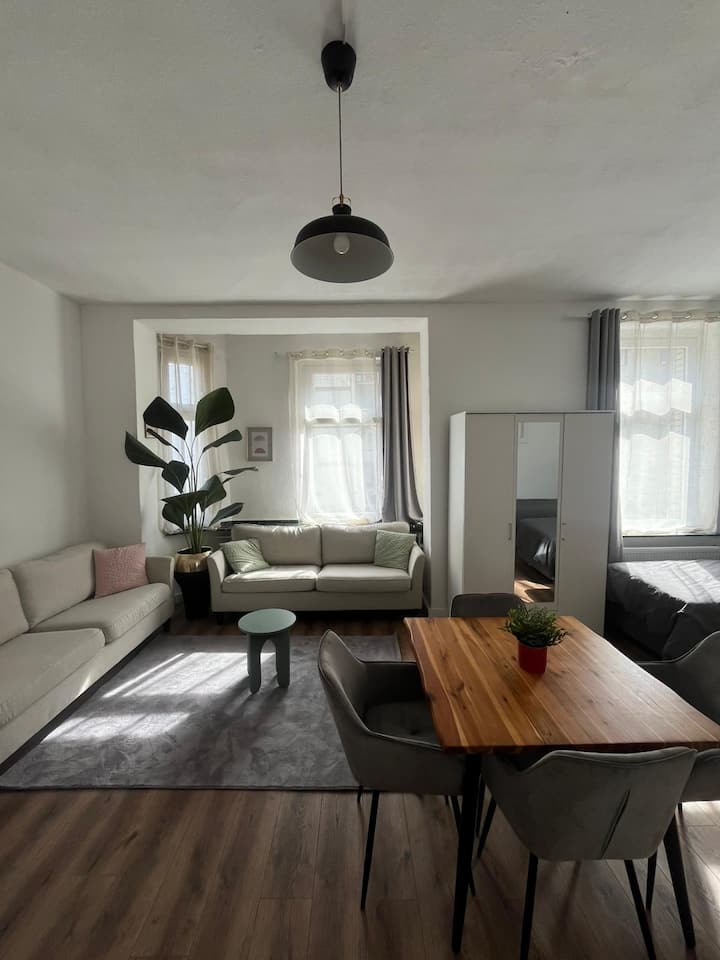 Zentral & Modern – 2 Zimmer, 6 Betten - Duisburg Hbf Station