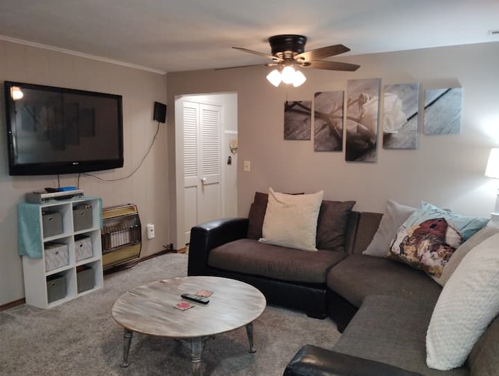 Barrick Country Inn ~3 Bedroom~ - Mackinaw, IL