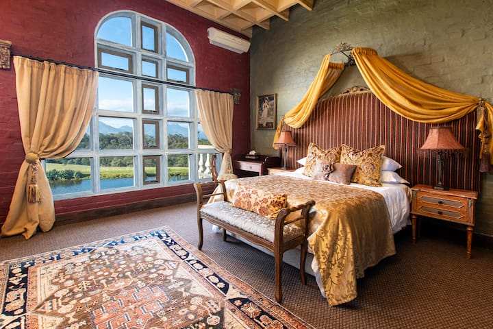 Vineam Castle - The Duchess' Room - Herolds Bay