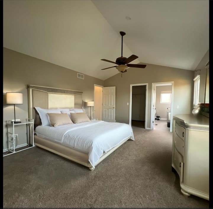 Room 1 In Plainfield Il - Joliet, IL