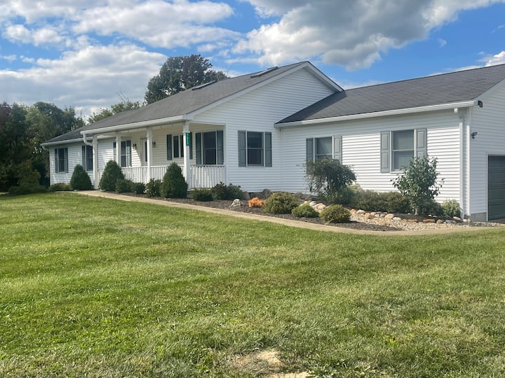 Cozy Ranch In The Country - Litchfield, OH