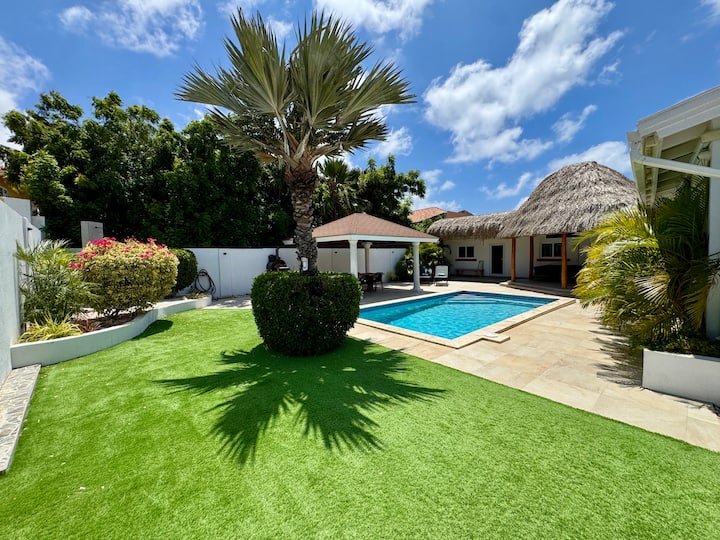 Spacious 5br Family Villa W/ Pool + Guest House - Aruba