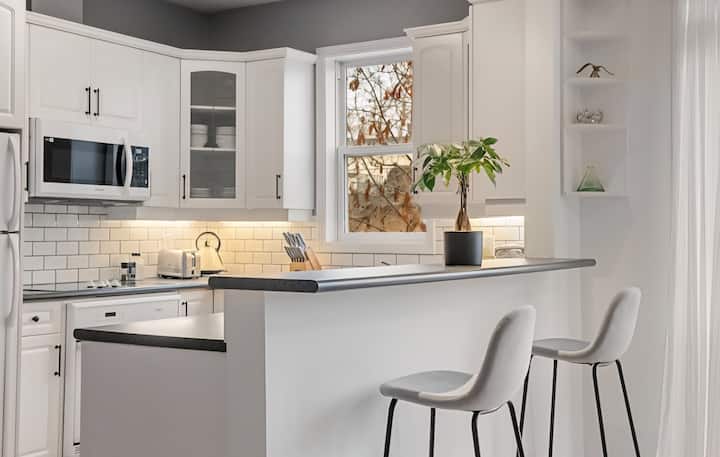 Flyte-2 Min Walk To Whyte Ave Action-2br With A/c - Edmonton