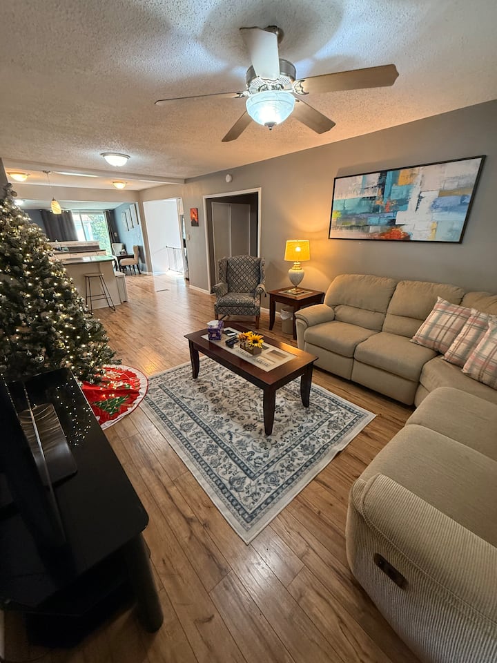 Spacious 4br Home In Wichita - Wichita, KS