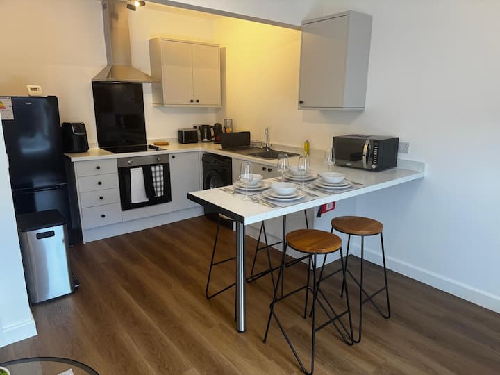 Modern 3 Bed Apartment In Ystrad Mynach - South Wales