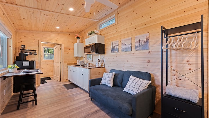 Smoky Mountain Haven – Tiny Home On 16 Acres - Lake Junaluska, NC