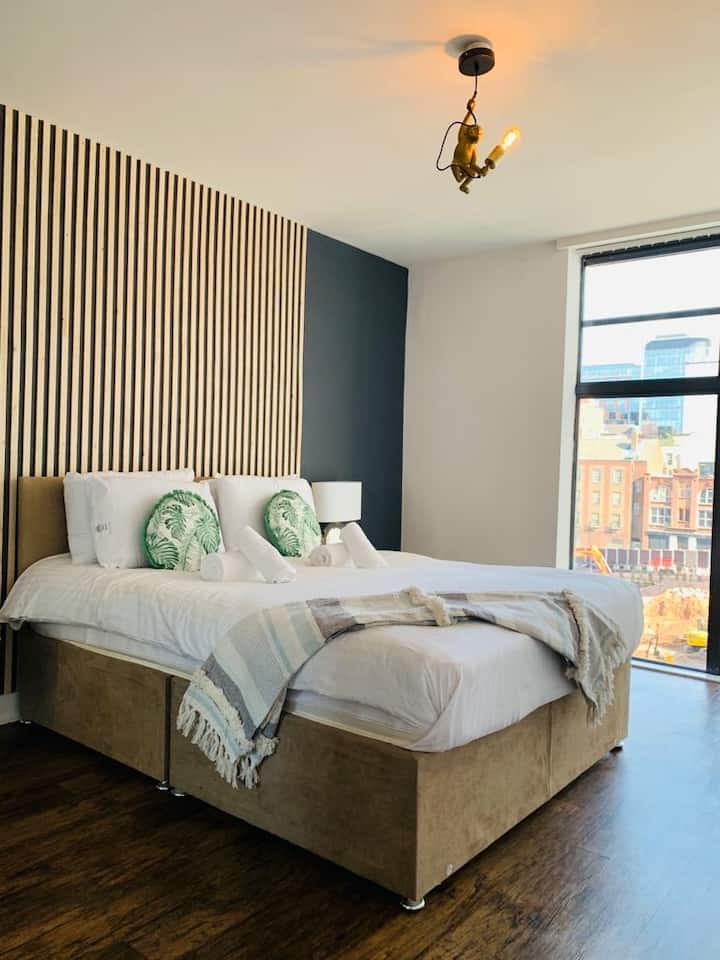 Exclusive Penthouse Retreat | Sofa Bed | Lake View - Birmingham