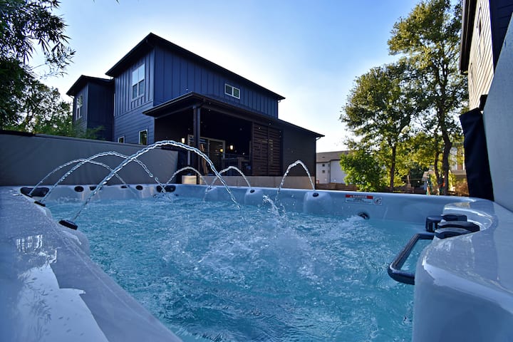 Cedar & Stone: Sauna, Swim Spa, Wellness Retreat - 오스틴