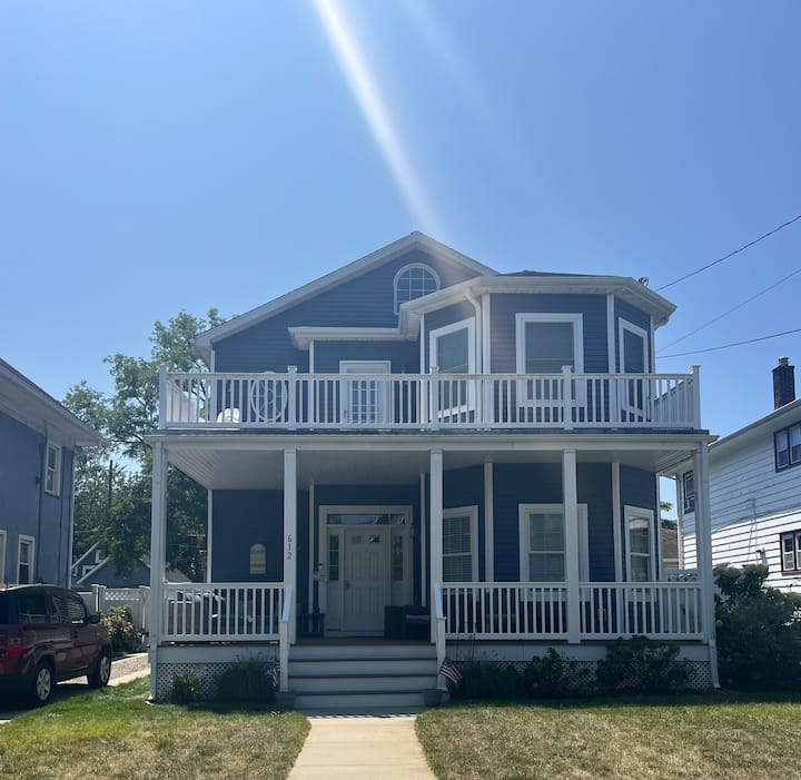 Relaxed And Beachy 3 Bedroom Home - Long Branch, NJ