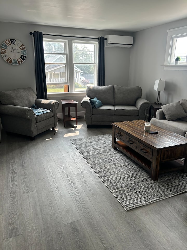 3 Bedroom Duplex In The Heart Of Of Summerside. - Summerside