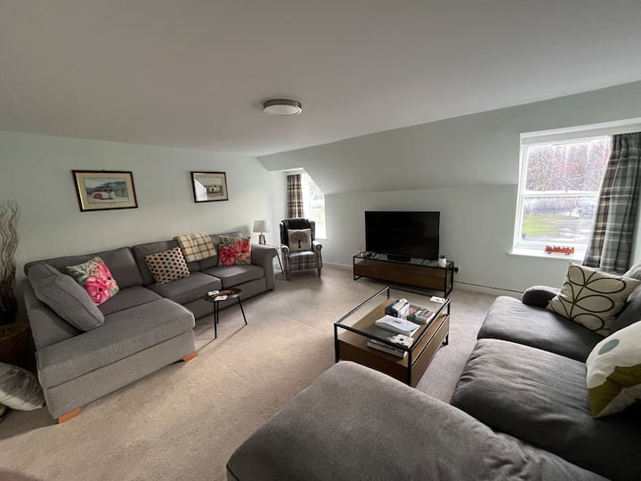 Huge Apartment In Heart Of Ballater Village - Balmoral Castle