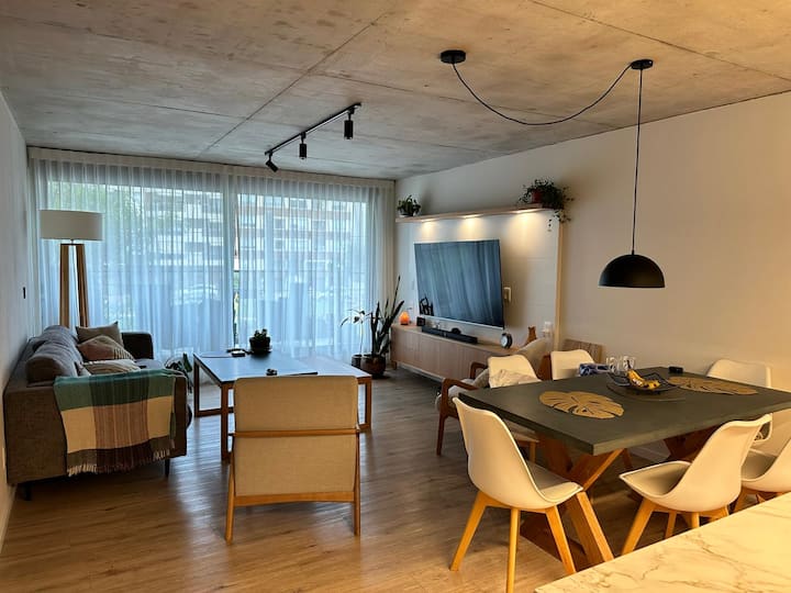 Apto De Lujo En Malvin, A 1 Cuadra De La Rambla. - Montevideo