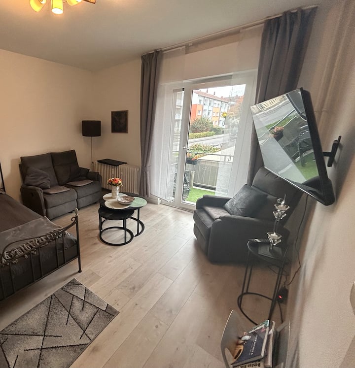 Apt Mit Küche, Bad & Stellplatz -3 Min. Zur S-bahn - Frankfurt