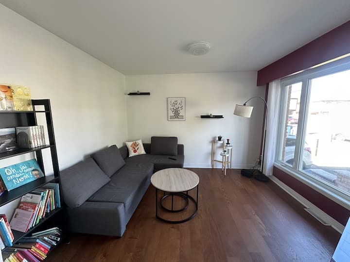 Spacious 4bdrs Entire House Near Dt, Free Parking - Longueuil